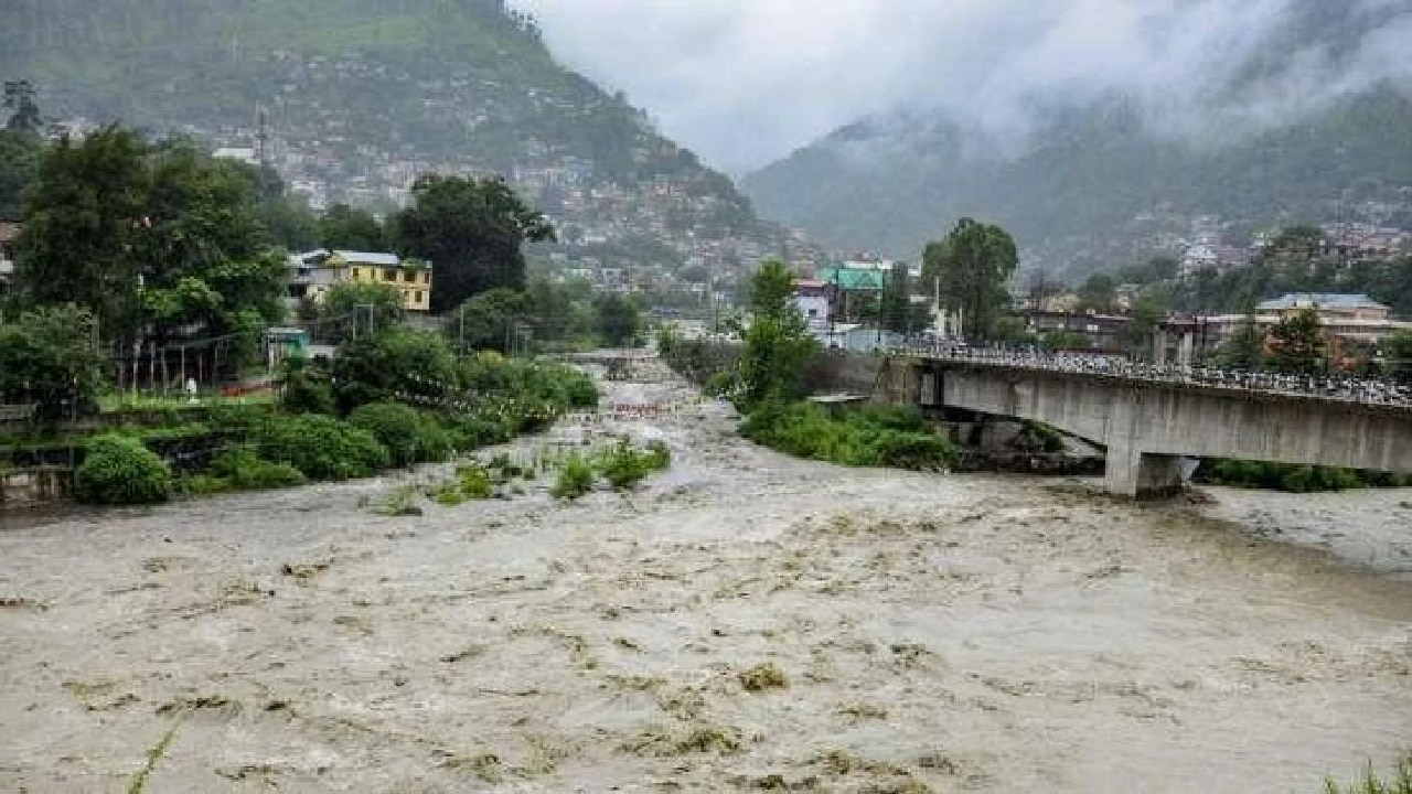Weather Alert : जम्मू-कश्मीर में भारी बारिश से जनजीवन अस्त-व्यस्त, डोडा ...