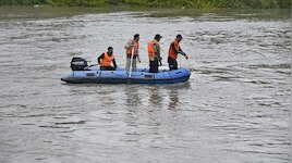 पहलगाम में दर्दनाक हादसा: उफनती नदी में बेटे को बचाने के लिए पिता ने ...